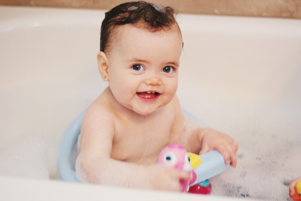 Bath Time Bonding for Siblings - Oh Happy Play