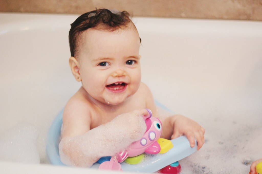 Bath Time Bonding for Siblings - Oh Happy Play