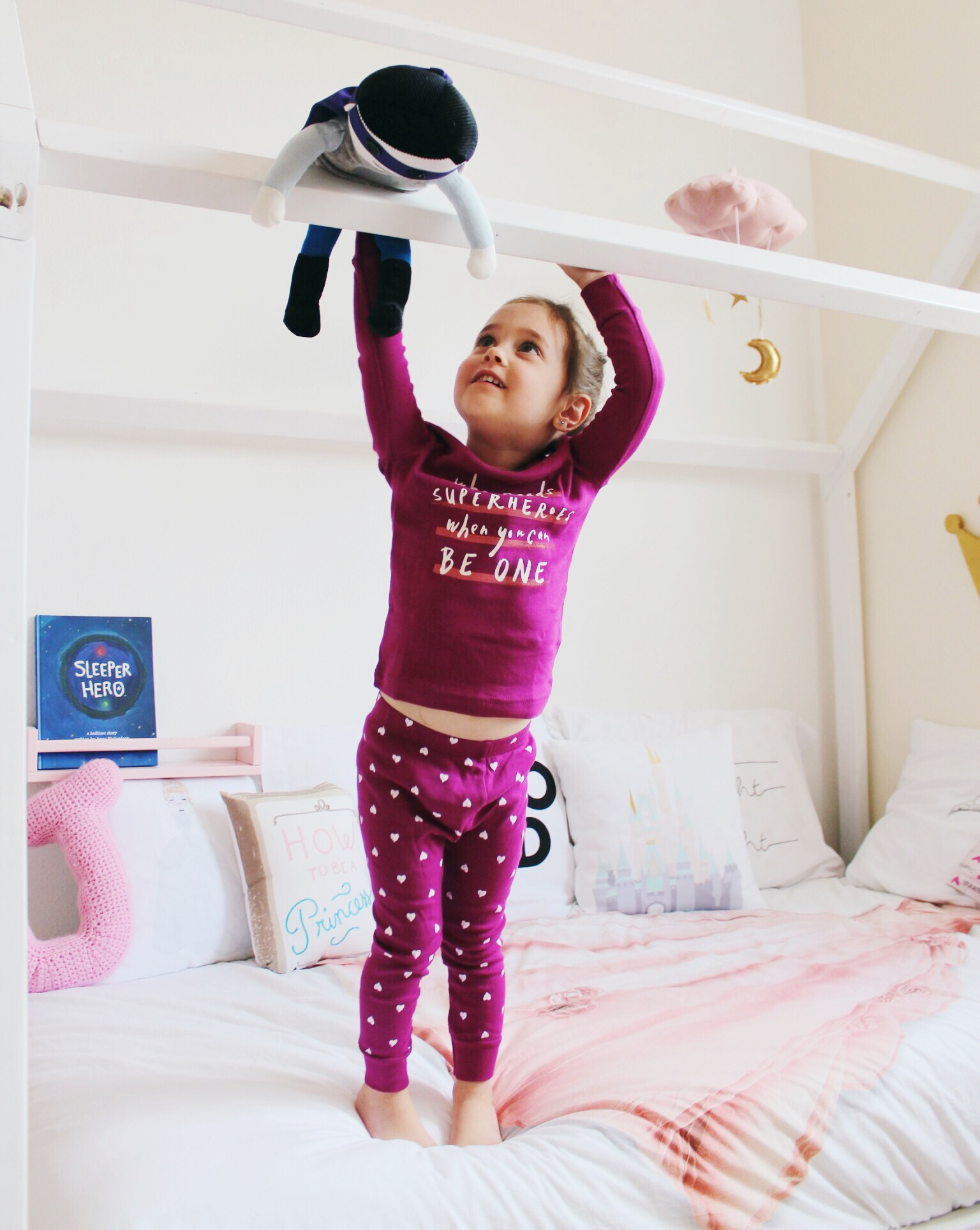 Keep Early Risers In Bed With SleeperHero Okay to Wake Clock