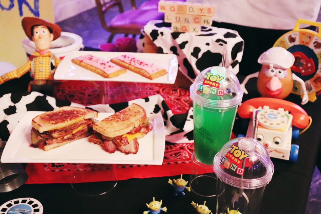 Our Day At Toy Story Land - Oh Happy Play